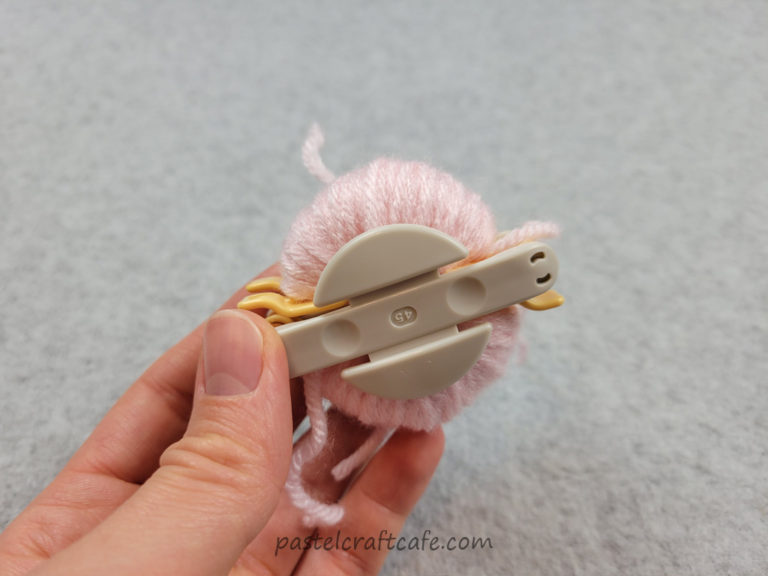 How to Use a Pom Pom Maker | Crafting Basics - Pastel Craft Cafe